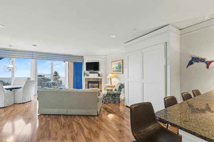 Luxurious Lakeview Suite In Bay Harbor - Petoskey, MI