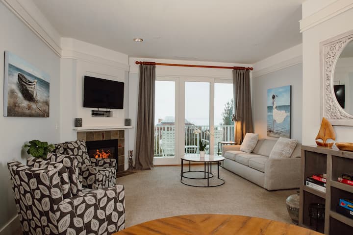 Lakeside Comfort At Maritime Suite 314 - Petoskey, MI