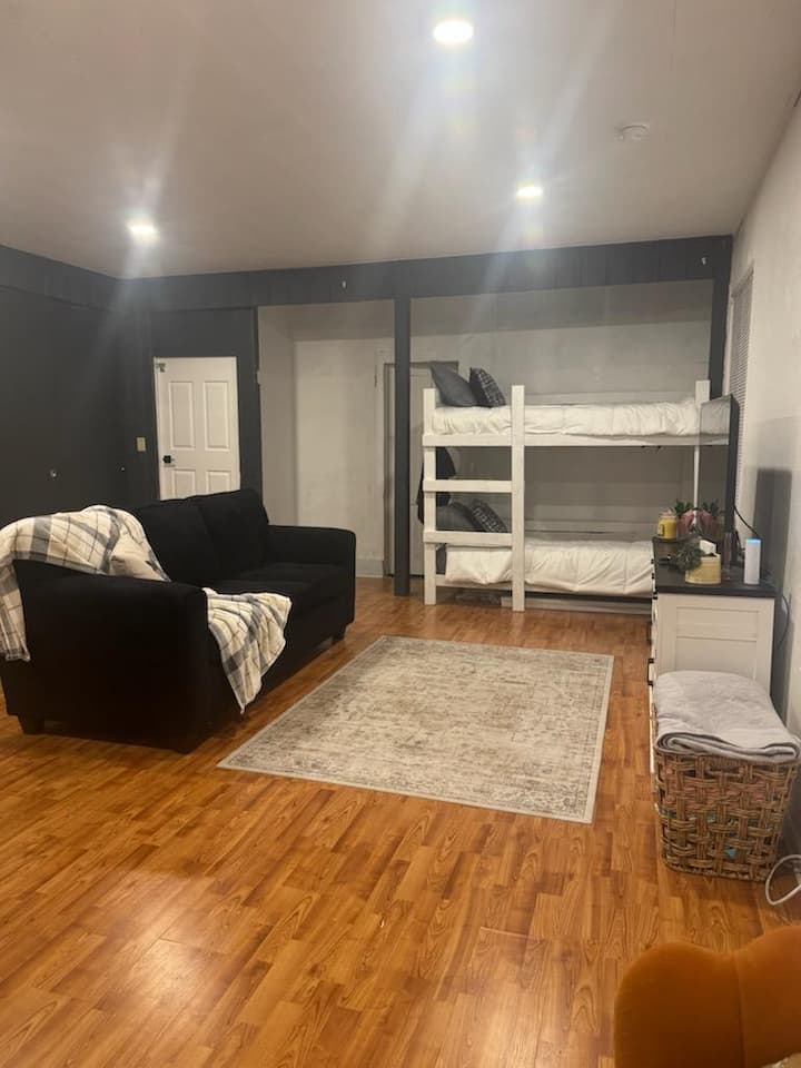 Downtown Laramie Loft Apartment - Laramie, WY