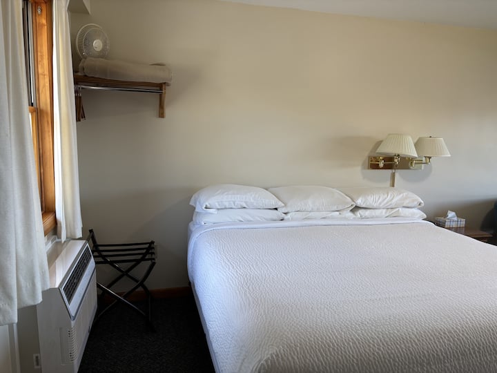 Juniper Motel*king*rm15*dock*atv Access*waterfront - Greenville, ME