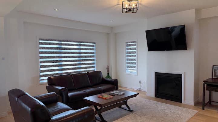 Home Away From Home - Beautiful, Spacious, Comfort - Stratford