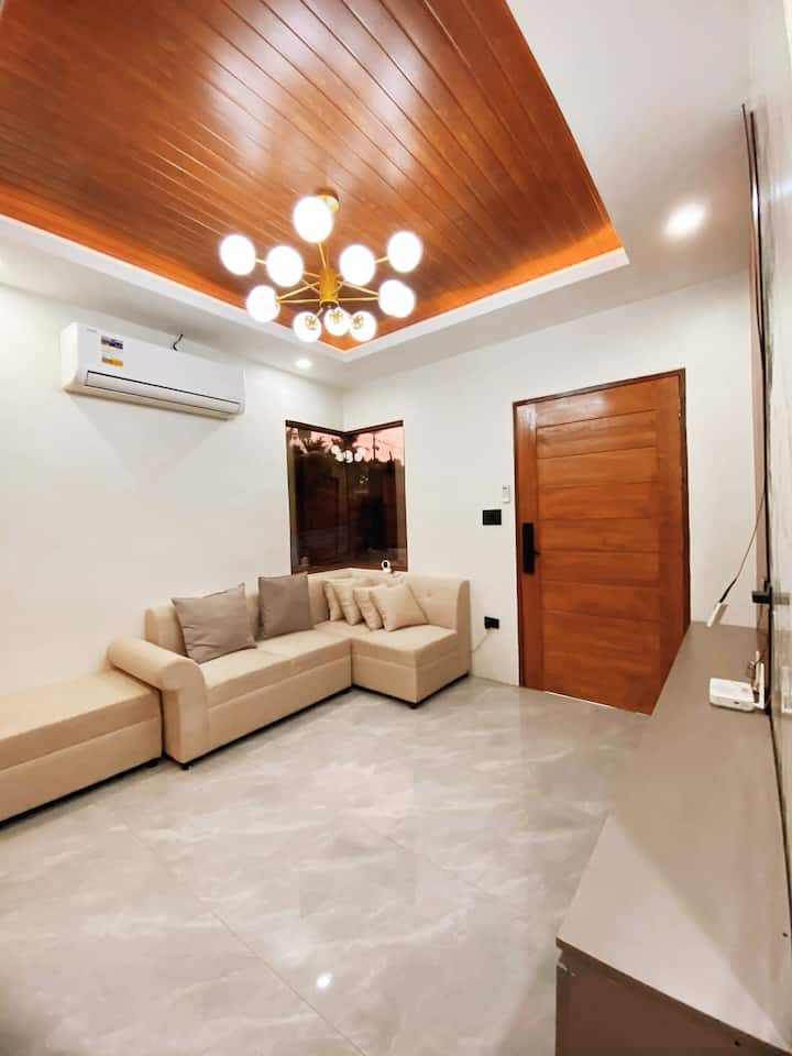 Newly Renovated Home · Wi-fi · Aircon · Kitchen - Rosales