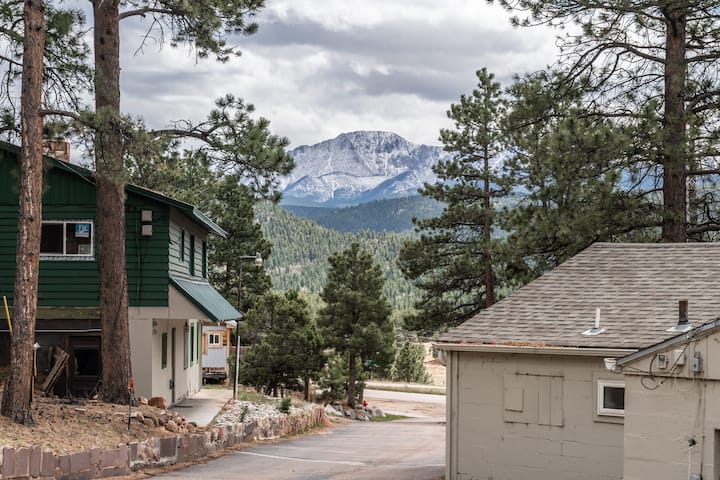 Woodland Peak Tiny Lodge - Woodland Park, CO