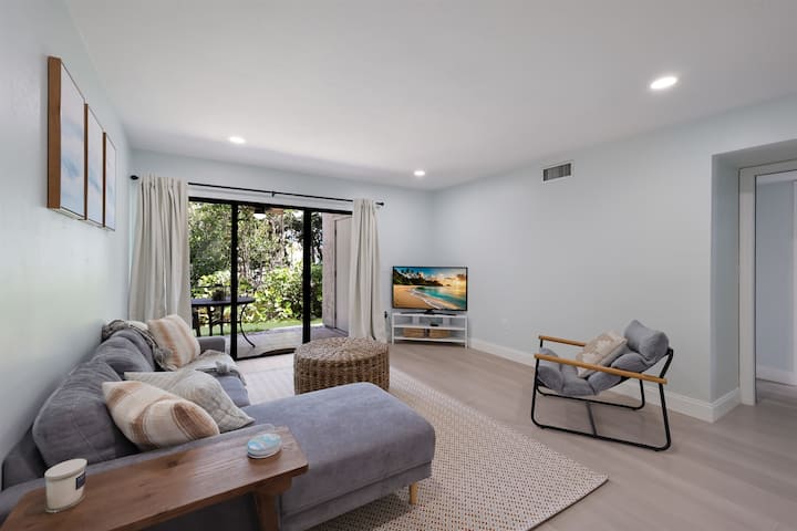 Ground Floor Condo • Walk To Beach • Pool - Bradenton Beach, FL