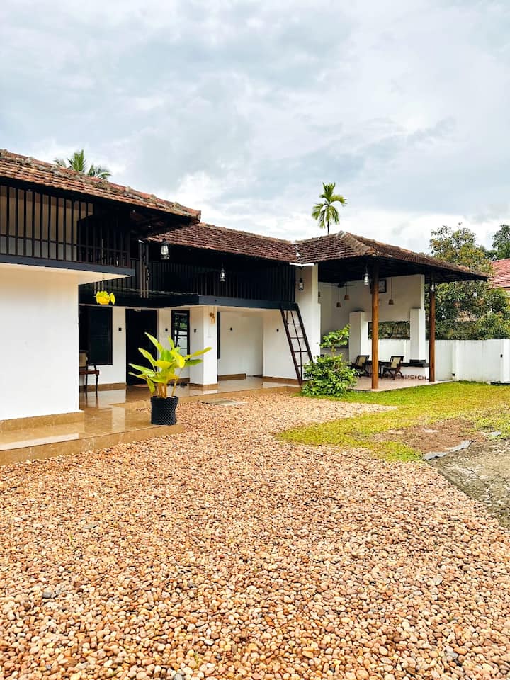 Cherys Bungalow Homestay- Main View - Thiruvalla
