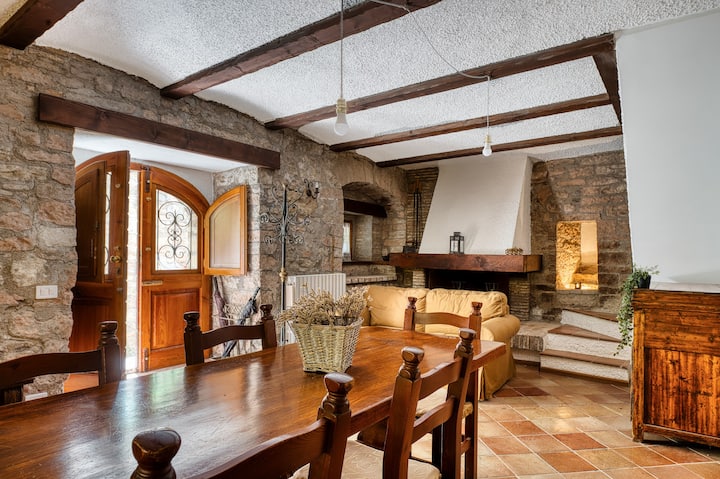 Guesthost - Il Girasole - Lovely Spello Apartment - Spello
