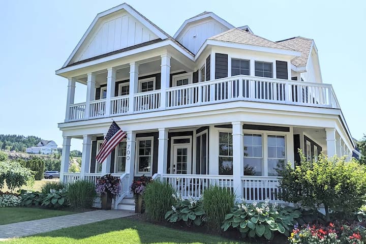 Luxe 4br Retreat In Bay Harbor - Lake Views - Harbor Springs, MI