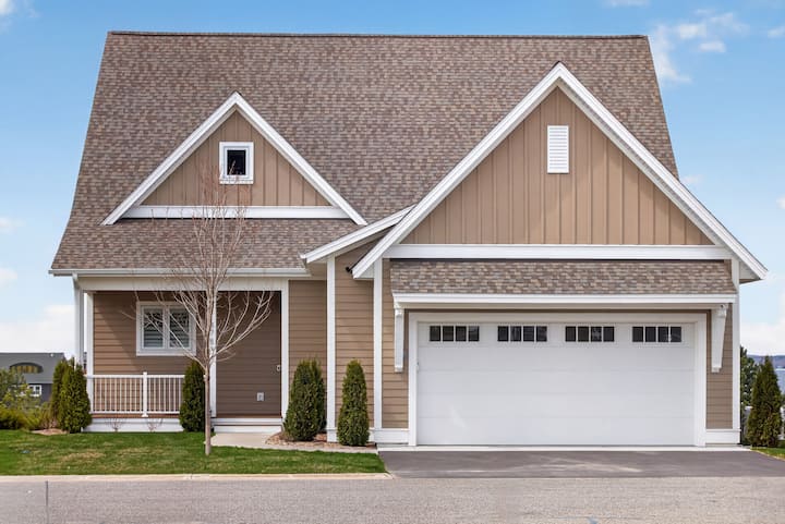 Luxury 6-bedroom Retreat In Bay Harbor, Mi - Petoskey, MI