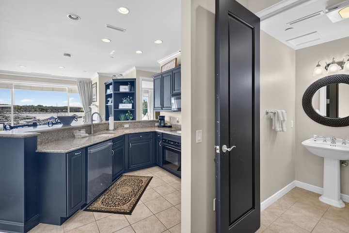 Stunning Bay Harbor Condo With Marina Views - Petoskey, MI