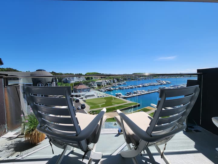 Spacious 4br Condo With Marina Views - Petoskey, MI