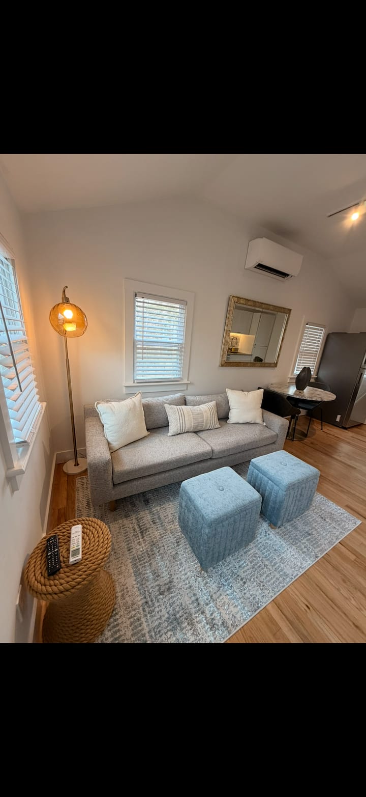 Cute One Bedroom Cottage By The Bay In Sag Harbor - Bridgehampton, NY