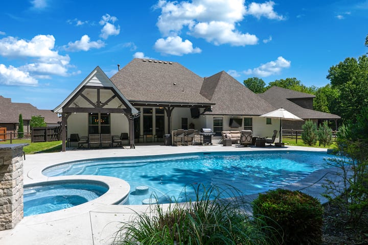 Arrows Resort W/ Pool & Spa - Broken Arrow, OK