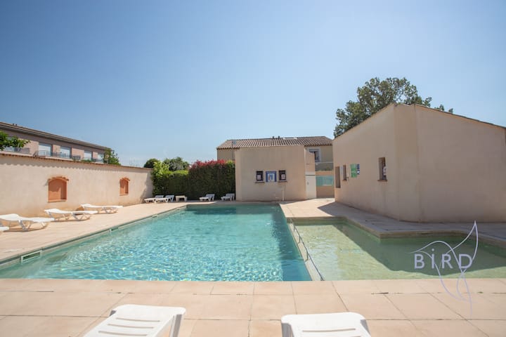 Charmante Maison Jumelé Avec Piscine Commune - Département Var