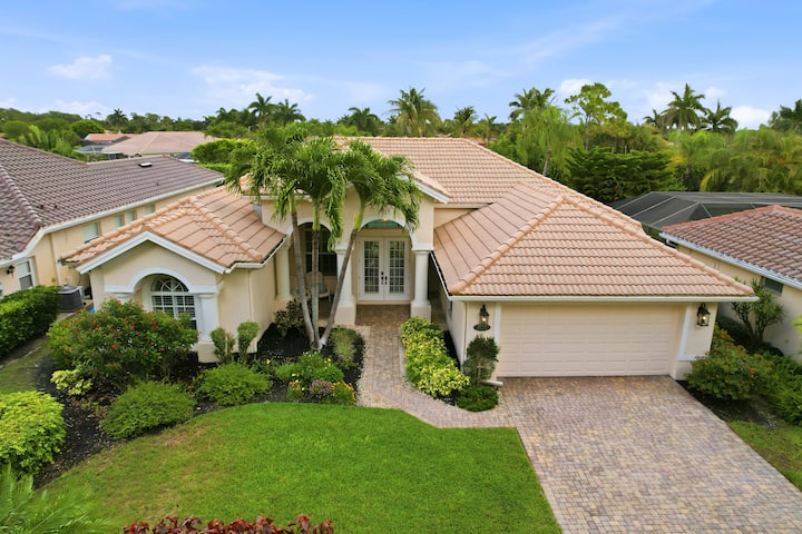 Upscale 4 Bedroom Pool Home - Naples, FL