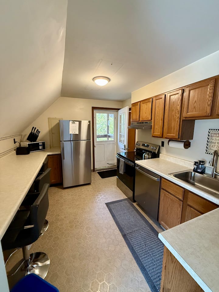 Station Street Hideaway* Upper Residence* - Lake Placid, NY