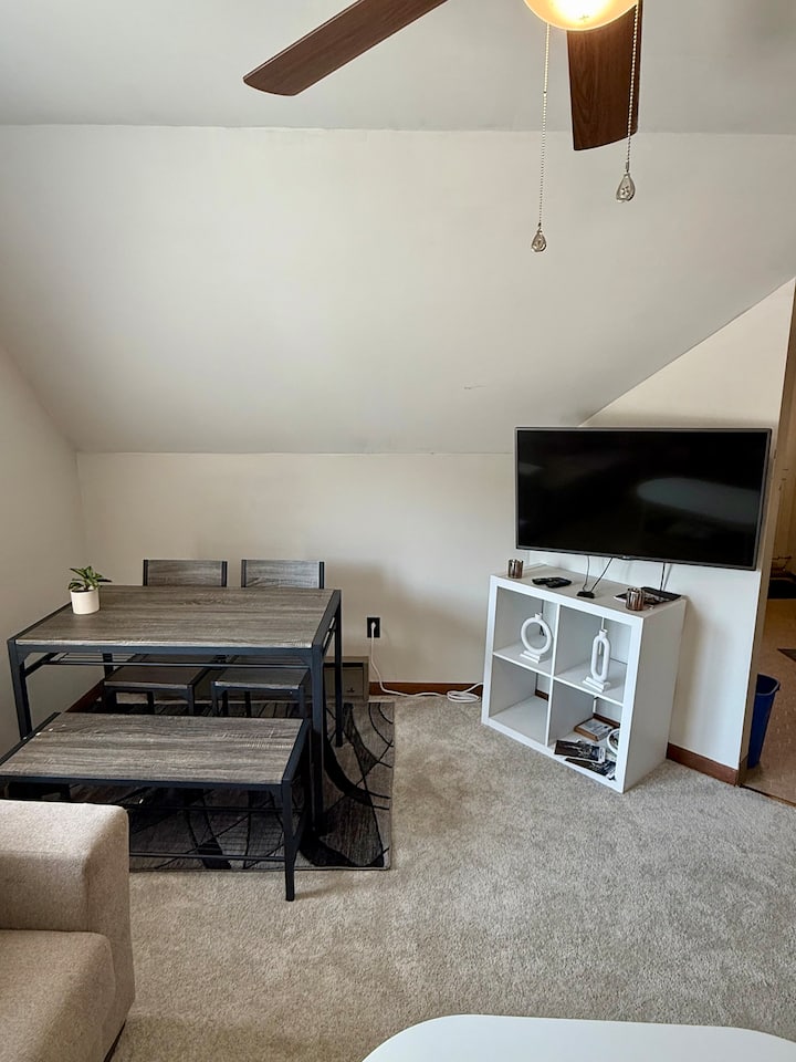 Station Street Hideaway* Upper Residence* - Lake Placid, NY