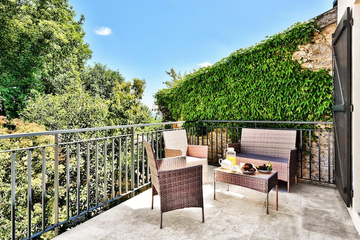Maison Climatisée, Terrasse & Garage Proche Lyon - Dardilly