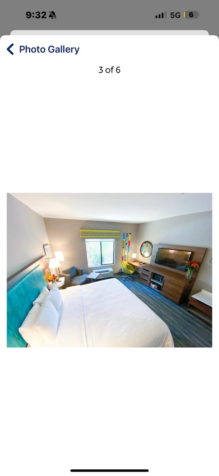 Stylish 2 Hotel Suites W/ Parking & Breakfast - Carlsbad, CA