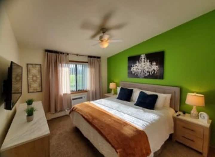 Second Floor W/ Balcony 1br Outside Of Dt Madison - Madison, WI