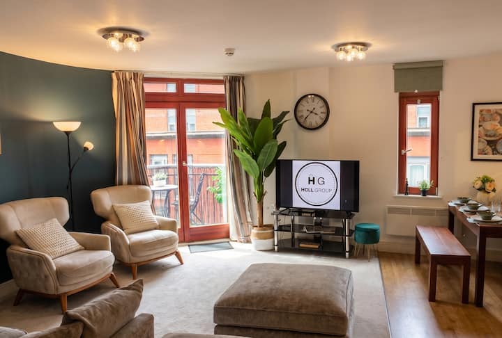 B1 Executive Stay | Parking, Workspace & 2 Baths - Birmingham