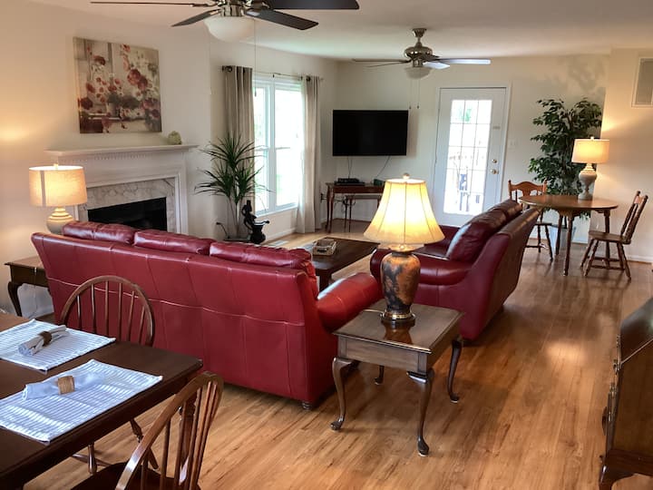 200 Acre Shenandoah River Retreat Farmhouse - Strasburg, VA