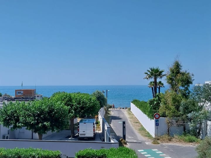 Logement 2 à 6 Personnes.
Front De Mer. - Agde