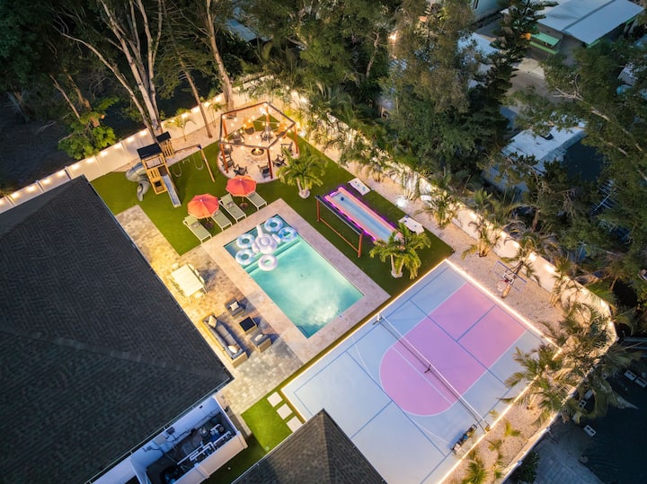 Pickleball Fun! Heated Pool, Golf&games, Sleeps 18 - St. Petersburg, FL