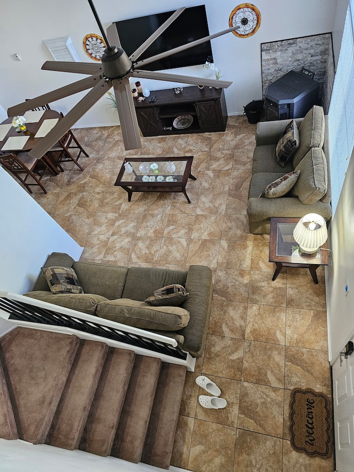 Modern High Desert Retreat Perfect For Work Travel - Lancaster, CA