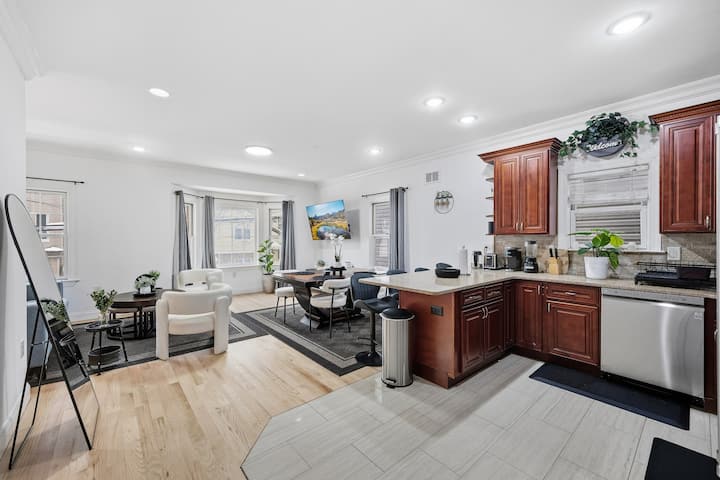 Sleeps 18 • 6br Duplex • 2 Kitchens - Brooklyn, NY