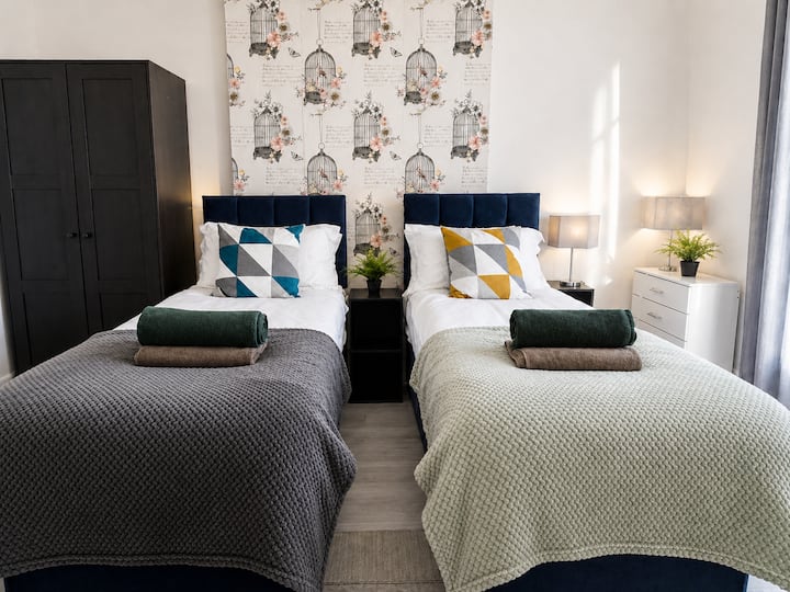 Barnsley Contractor Stay | Sleeps 6 | Parking - Barnsley