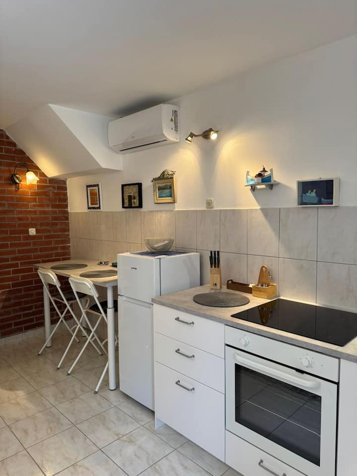 Ground Floor Studio Serenity Now! - Vis