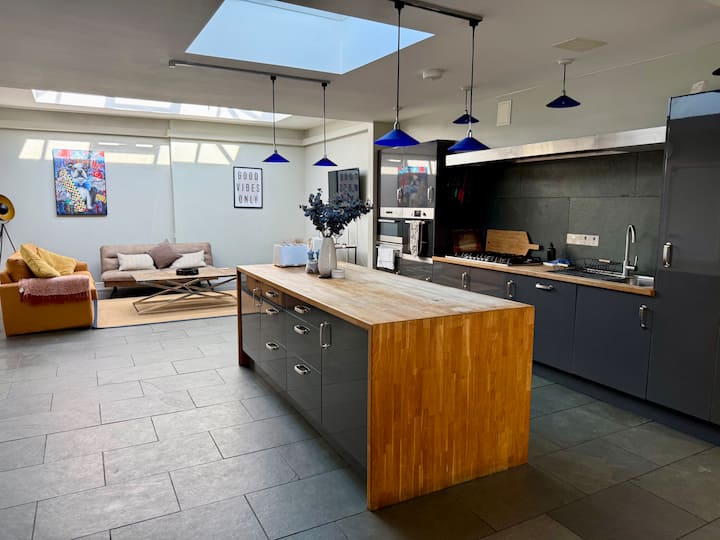 Stylish Converted Bakery In Central Cheltenham - Cheltenham