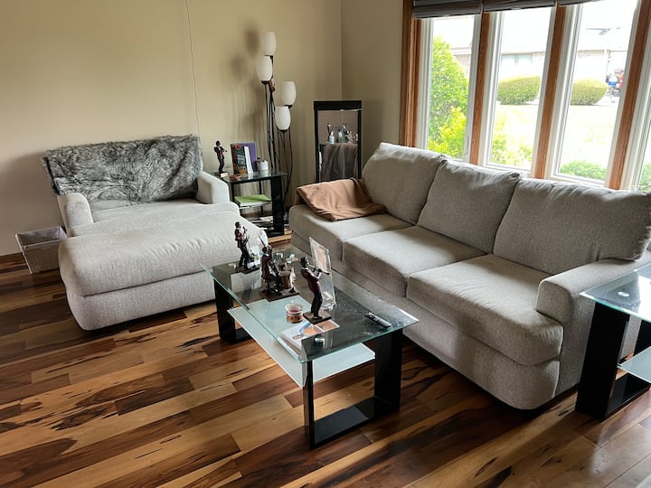 Title: Spacious Retreat With Patio & Home Gym - Tinley Park, IL