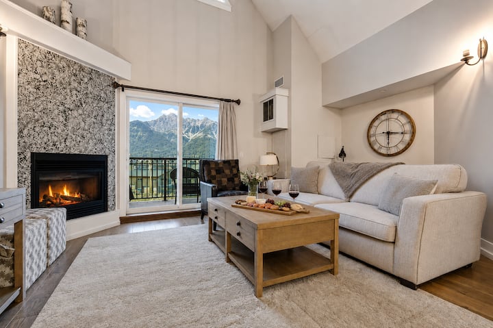 Penthouse With Waterpark | Views| Sleeps 8 - Canmore