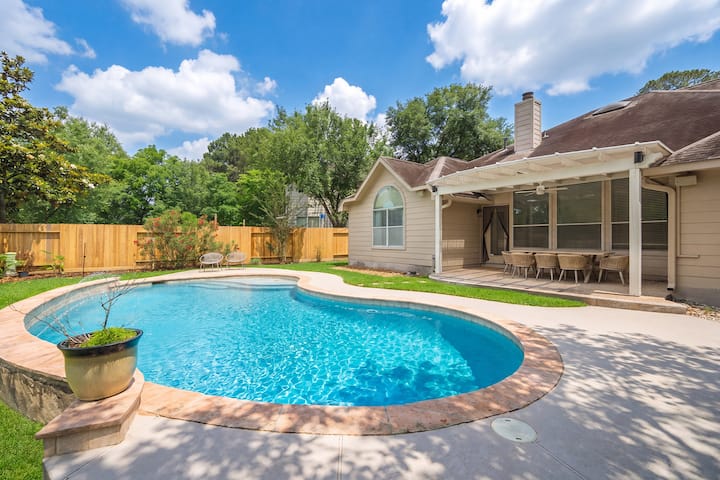 Woodlands Luxe Retreat With Heated Pool & 5br! - The Woodlands, TX