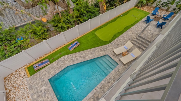 Luxury Home W/ Brand New Golf Cart & Putting Green - Sarasota, FL