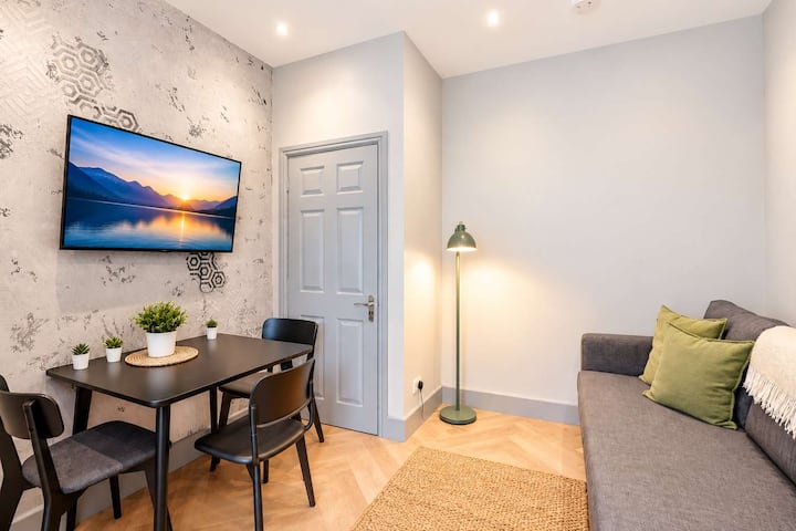 Edinburgh Leith 1br, Free Parking, Workspace - Edinburgh, UK