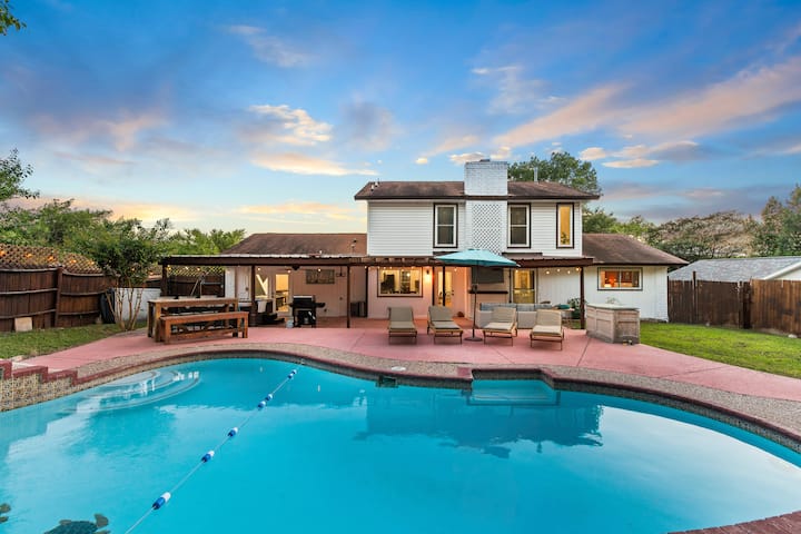 Pool, Hot Tub, Game Room 12 Beds, Sleeps 16 - San Antonio