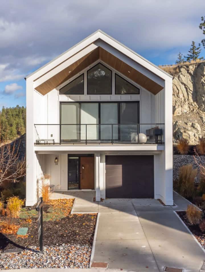 Modern Okanagan Home At Mckinley Beach - Lake Country