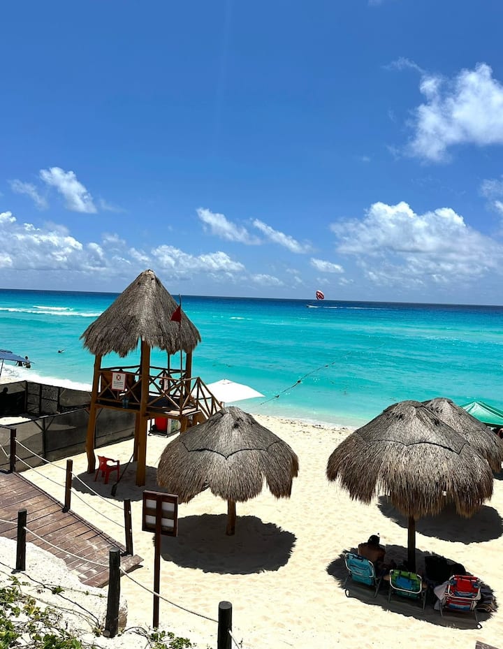 Casa De Grande Alado De La Playa En La Zona - Cancún