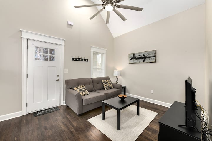 Modern Bungalow In The Heart Of Kc - Kansas City