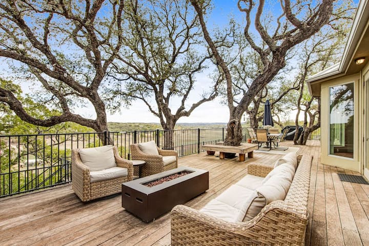 Lakefront Hill Country Escape | Deck + Dock - Spicewood, TX