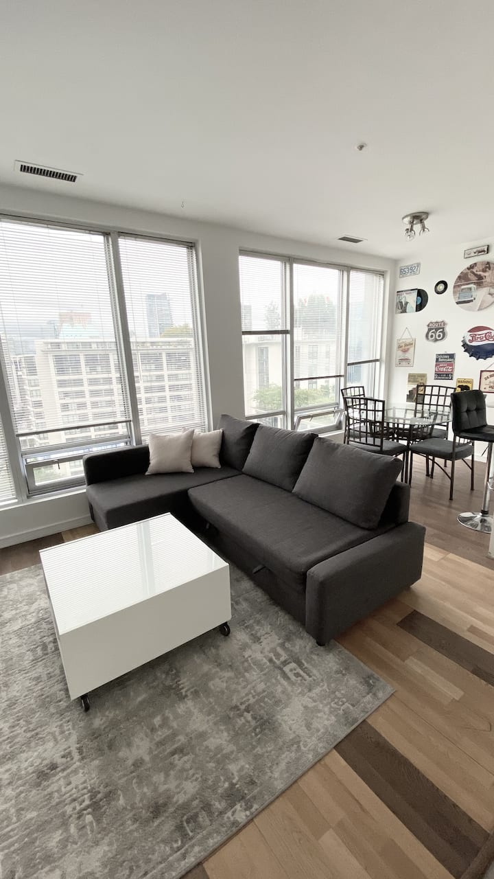 1 Bedroom Retreat • Vancity - Vancouver