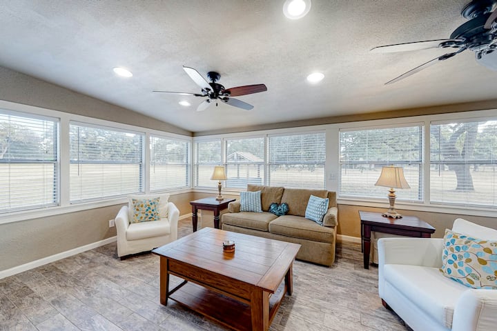 Secluded 2br Dog Friendly | Patio - Signor Vineyards, Fredericksburg