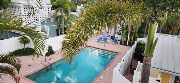 R&r Steps From The Beach! - Holmes Beach, FL