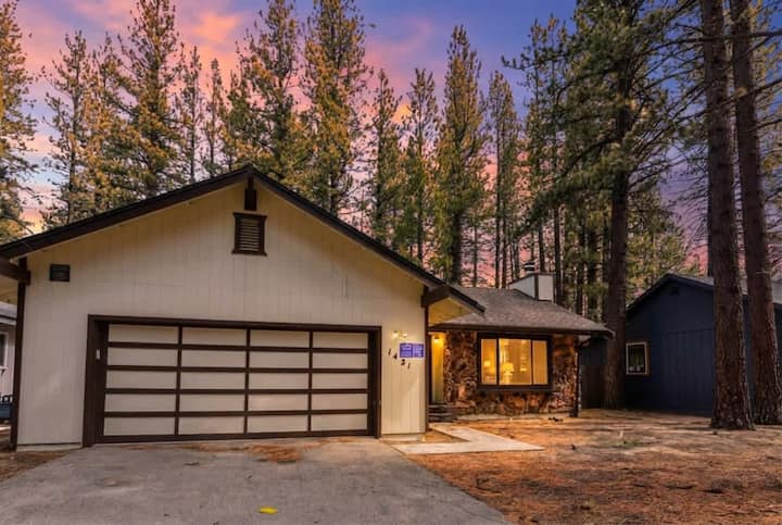 Tahoe Cabin With Stone Fireplace, 2-car Garage & F - South Lake Tahoe, CA