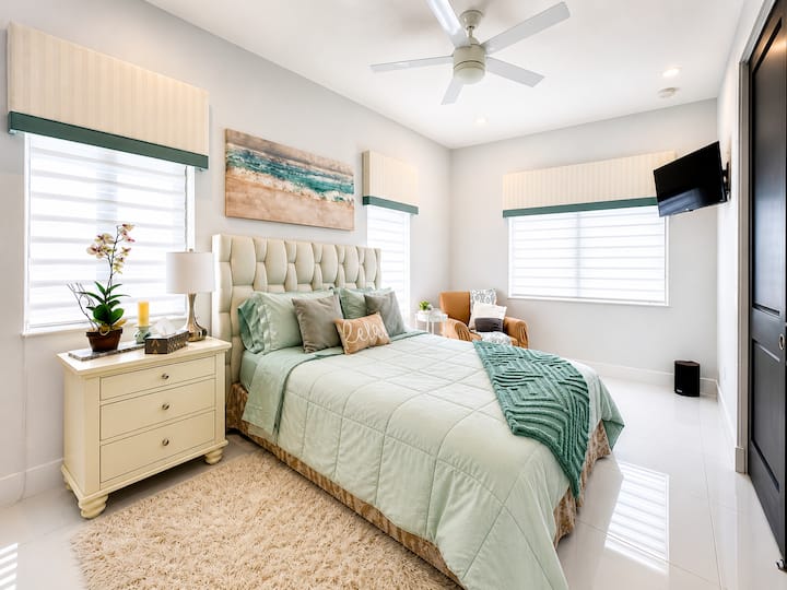 Coastal Luxe Retreat - Key Largo, FL
