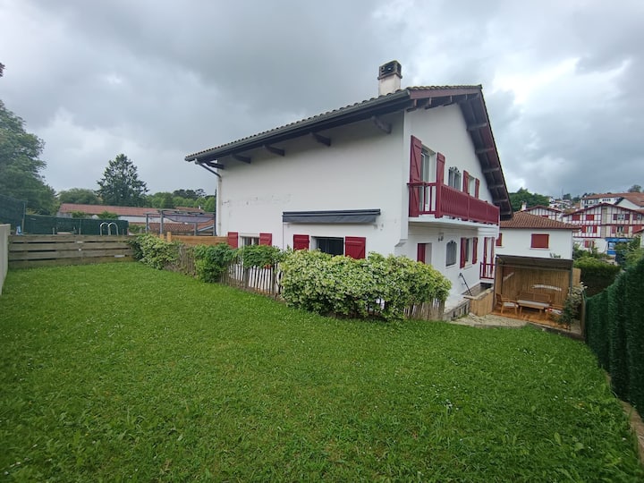 Un Bel Appartement Dans Une Maison Typique Basque - Urrugne