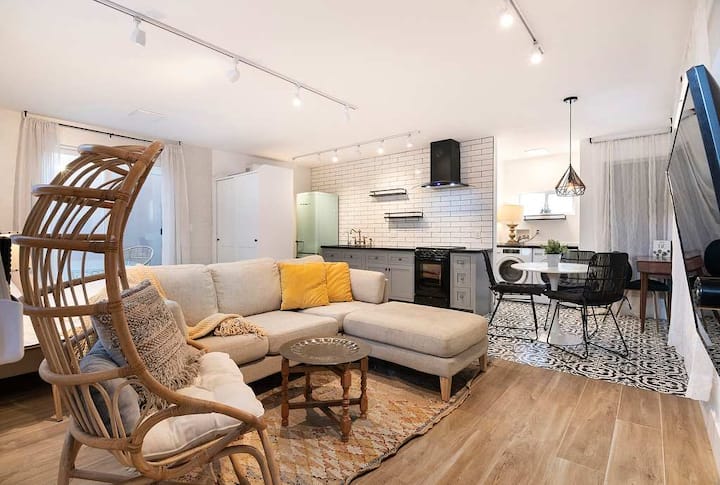 Central La Apartment · Near Beverly Hills - Beverly Hills, CA