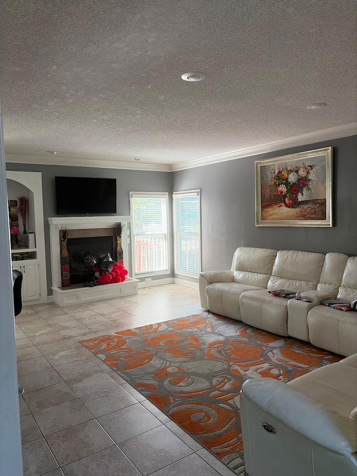 Located In One Of The Best And Save Locations Kc - Spring Hill, KS